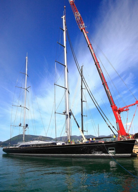 Super veleiro italiano realiza teste de mar - Boat Shopping