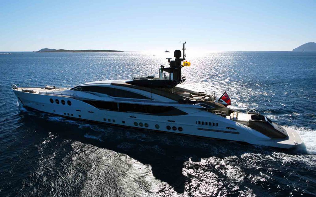 6 iates que apareceram em Hollywood - Boat Shopping